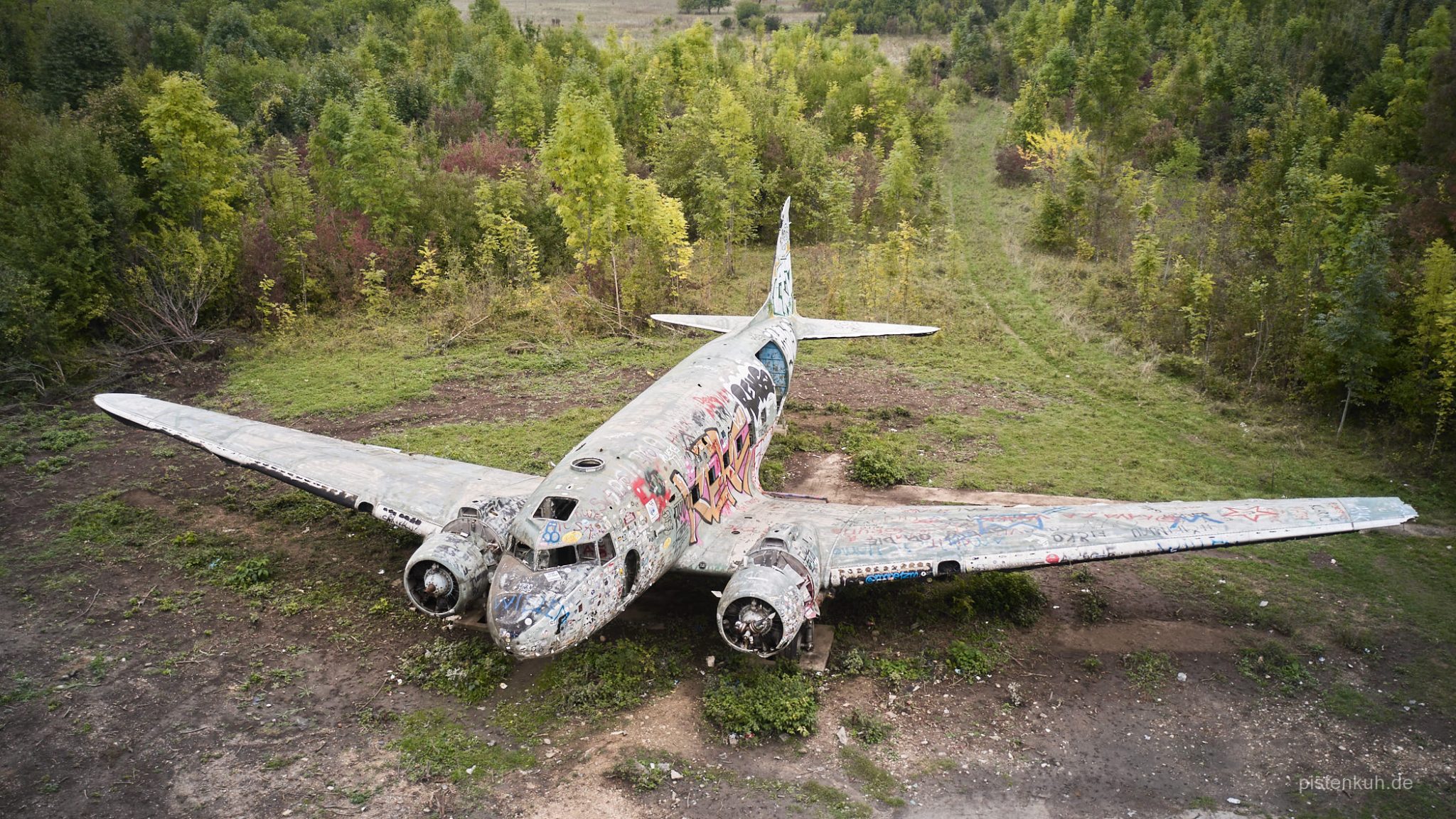 Lost Place - Flugzeugkaverne Zeljava (Kroatien) - Pistenkuh